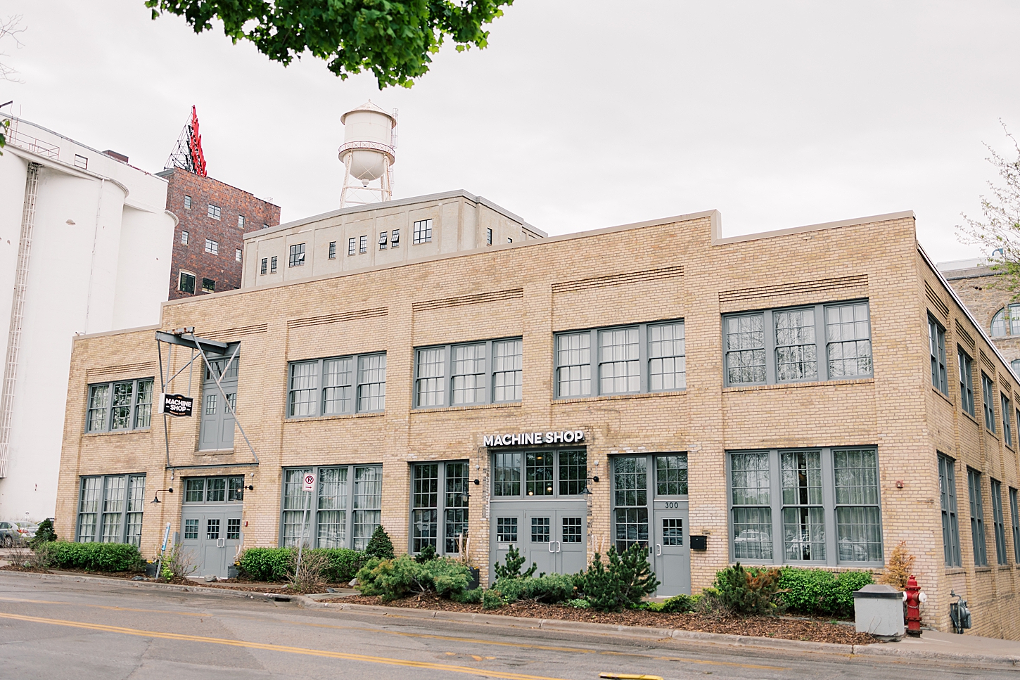 Rainy Machine Shop Wedding | Rachel Graff Photography